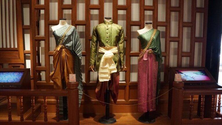 What is Chut Thai? Understanding Thai Traditional Clothing - Thailand ...