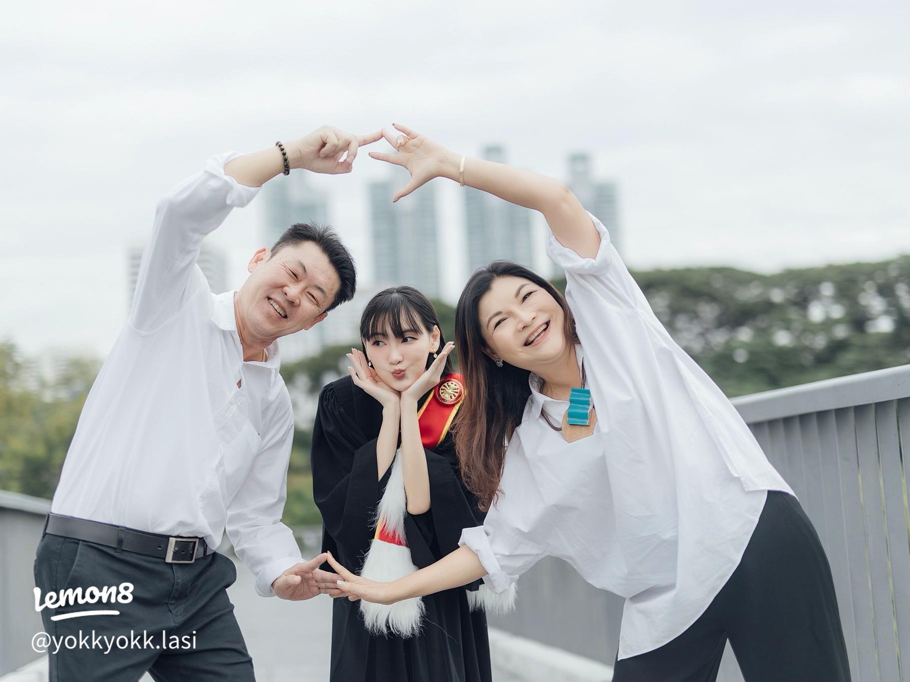 Thai Graduation Ceremony - Thailand Foundation